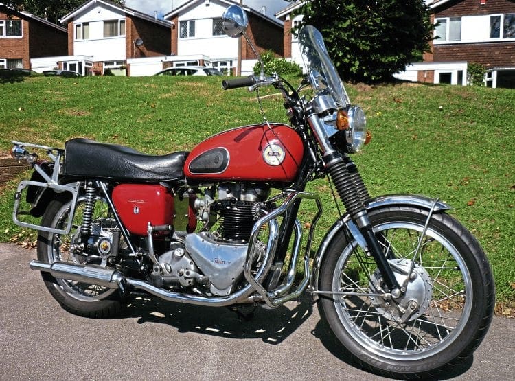 Ariel Huntmaster: Ariel’s bigger twin | Classic Bike Guide Magazine
