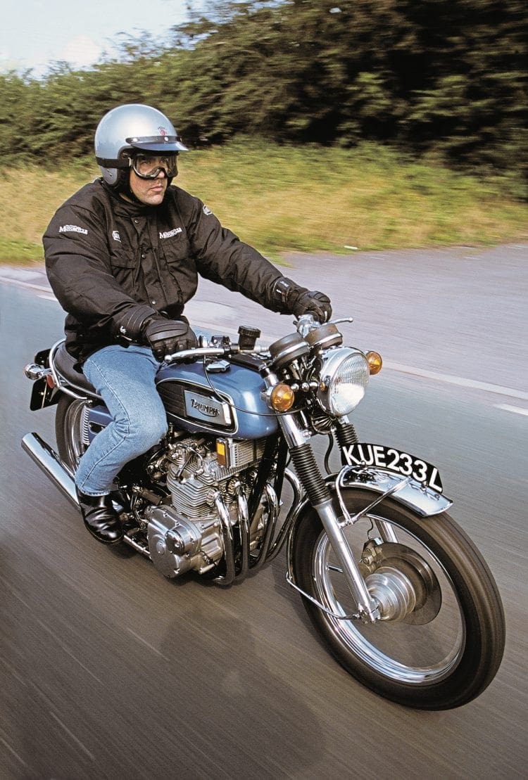 Riding Life: Triumph Quadrent: Four Play - Classic Bike Guide